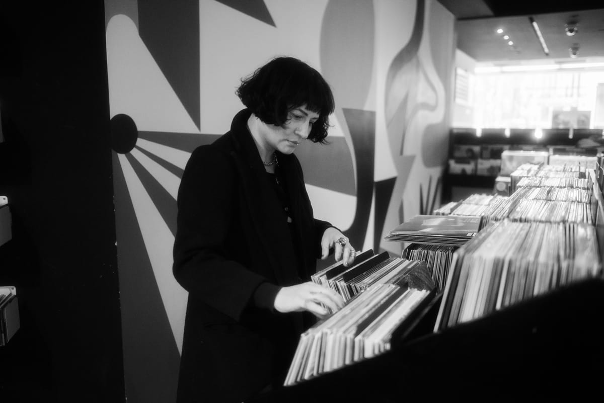 Shoplifting with Frankie Rose